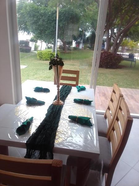 Vacation Home With Lake Access And Pool - Tequesquitengo