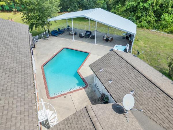 The Woodlands Tx Retreat Sleeps 16 Pool  Jacuzzi  Lake - The Woodlands, TX