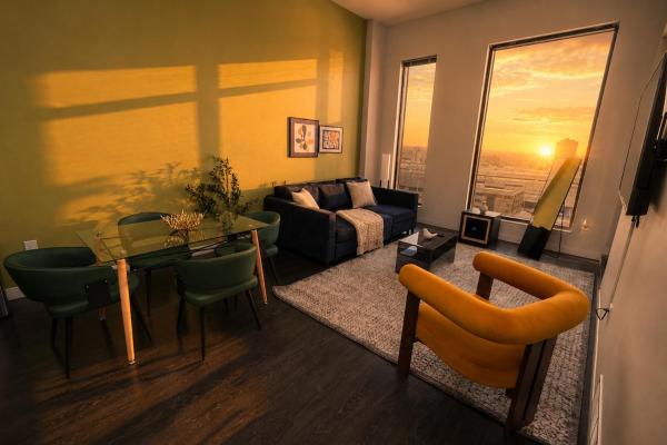 Modern Westown 2br With Balcony - 5 Min To Deer District - Milwaukee