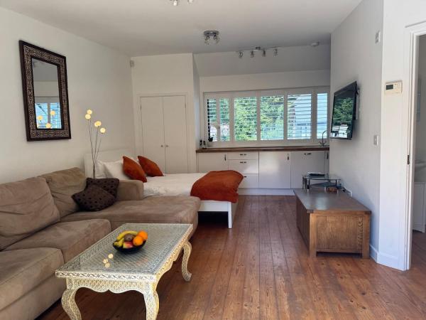 The Annexe - Central Location With Parking & Terrace - Bournemouth