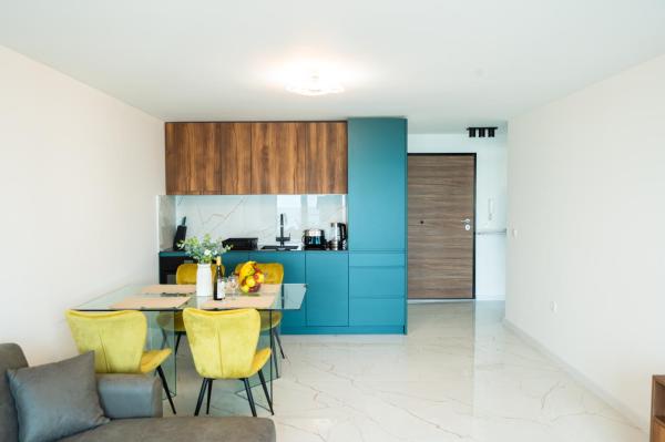 Skyline Apartments - Sea View, Pools, Spa&free Parking - Varna