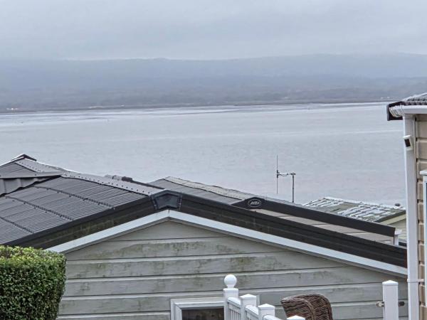 2 Bedrooms Caravan With A Sea View - Poole