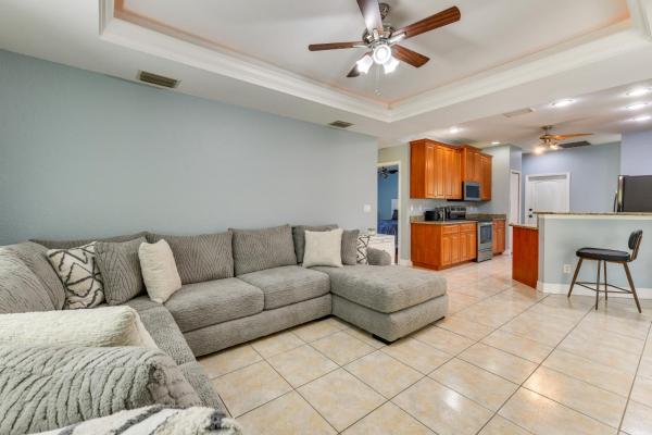 11 Mi To Port Charlotte Beach! Suburban Sanctuary - North Port, FL