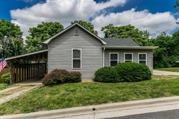 Sunset Cottage - 2 King Beds! Downtown Glen Carbon - Maryville, IL