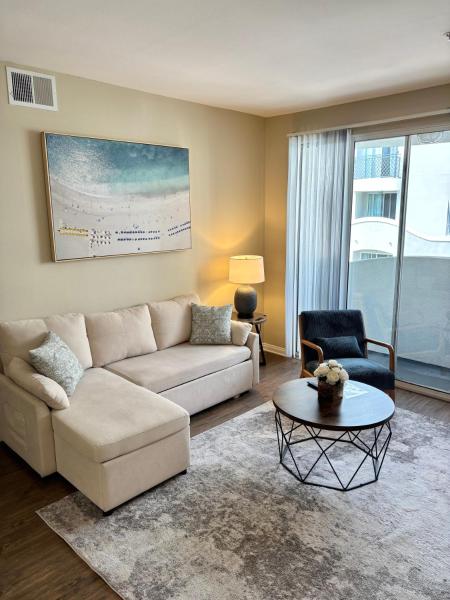 Spacious 2b 2b Apartment In Marina Del Rey With Pool - Gardena, CA