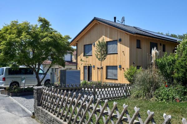 Seeglueck Rosenhof - Naturnah Wohnen Im Holz100-vollholzhaus Mit Whirlpool Und Garten - Konstanz