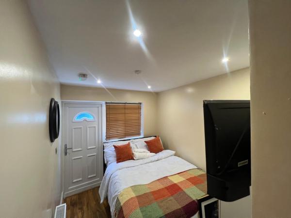 Leavesden Warner Bros Tour Accomodation - Watford