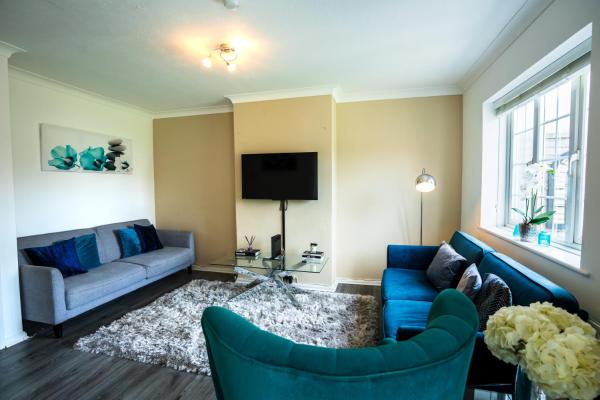 Heart Of Windsor Private Garden, Free Parking & Stylish 3br Home - Maidenhead