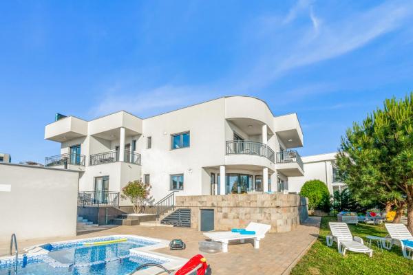 Villa 20 Stars Crikvenica - Luxury Group Villa For 20 Guests - Novi Vinodolski