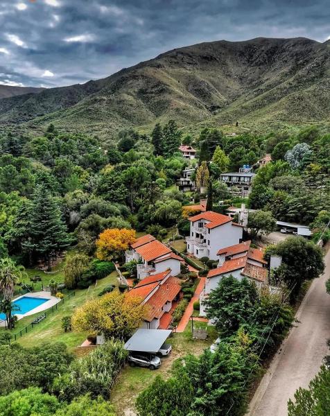 Las Ardillas Cabañas Y Suites - La Falda