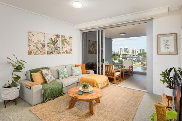 Tropical City Escape-balcony With Deluxe River & Story Bridge Views-free Parking - Balmoral