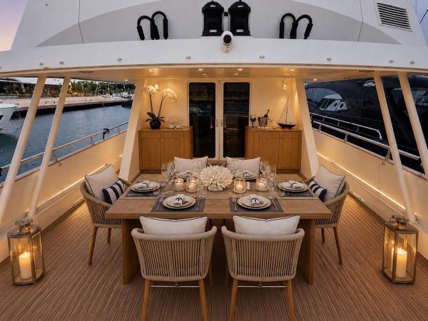 Yacht Laetitia Delta - Plage de Saint-Aygulf