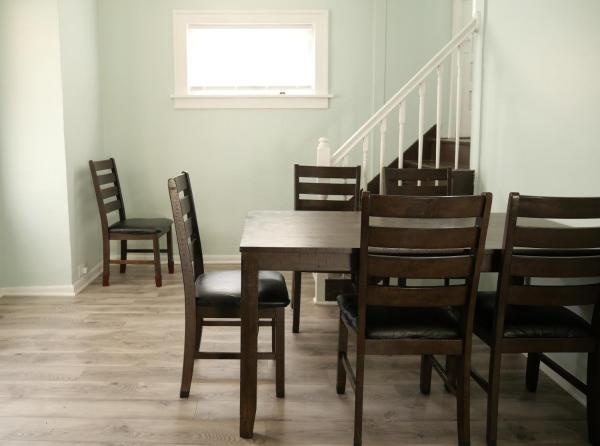 Bright 4-br Kenosha Home • Sleeps 10 • Laundry - Kenosha, WI