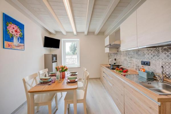 Tulipano Apt - Palazzo Palermo 1817 A/c, 2br, Sleeps 4 - Happy Rentals - Valeggio sul Mincio