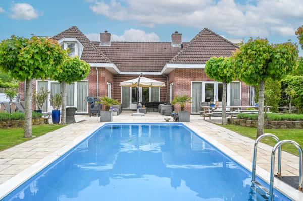 Gastehuis Madiba Met Privé Zwembad En Jacuzzi - Zeewolde