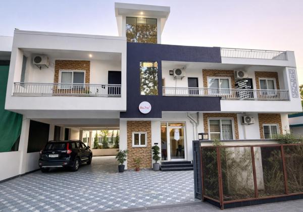 Live Free Hostel Dehradun - Uttarakhand