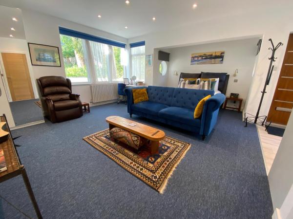 Comfy, Peaceful Flat, Free Off Street Parking! - Hove