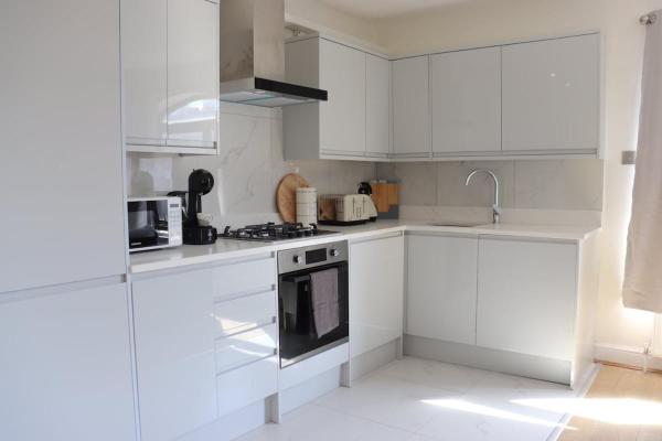 Central Stylish Modern Apartment - Beckenham