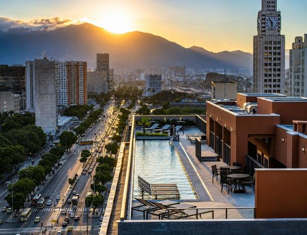 Apê No Centro Rj Com Piscina No Rooftp E Em Frente Ao Metrô - Rio de Janeiro