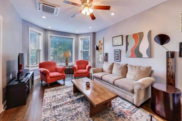 Edgewater Andersonville-area Apt Close To Loyola Lake Ez Parking - Chicago, IL