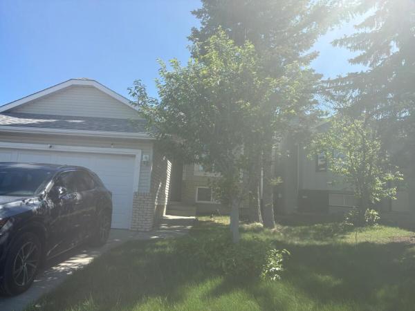 Lower Suite- 10 Minutes Away From Airport - Calgary