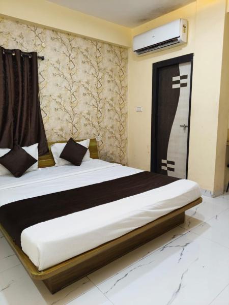 Hotel Moon Light - Indore