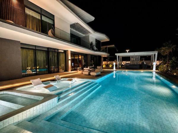 6br Lamborghini Villa Cinema, Spa Pool - Dubái