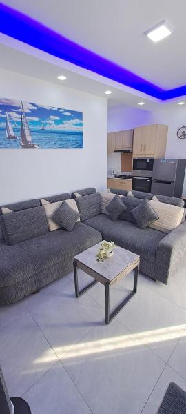 Flic En Flac Cozy Modern Apartment With Ac & Pool - Mauritius