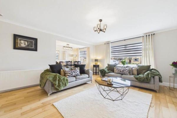 Silverbirch House - Luxury 5 Bedroom Property - Motherwell