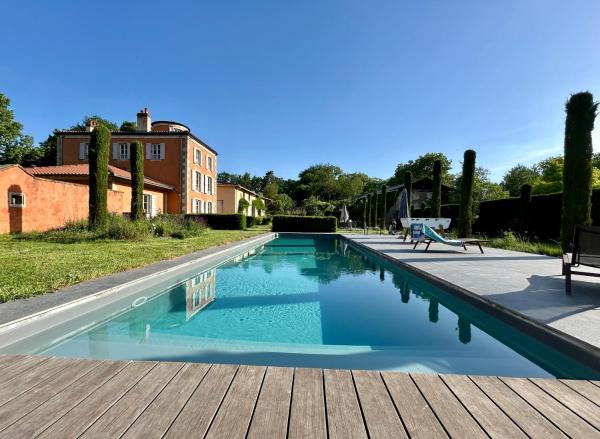 Manor House With Heated Pool And Enclosed Wooded Grounds - Thiers