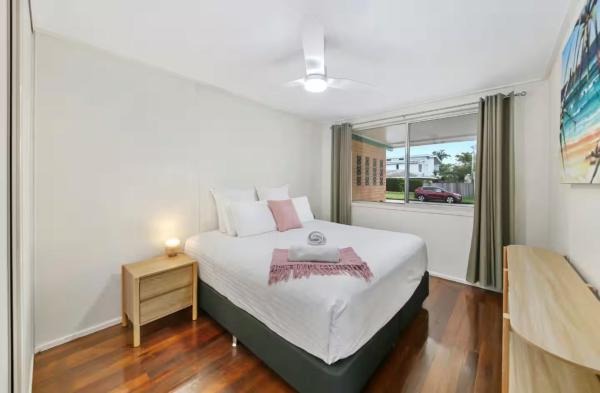 Beach Side On Burke - Pet Friendly - Caloundra