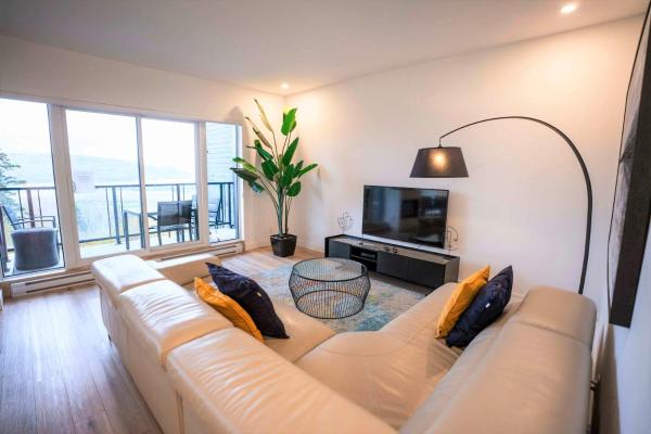 205 - Modern Suite - Pool And River View - Charlevoix