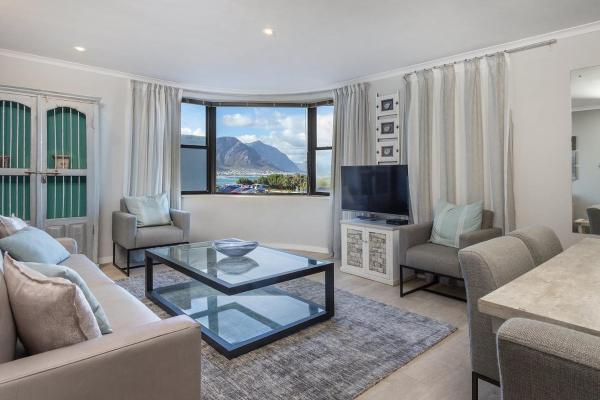 Marine Court 2 - Sea Facing - Groundfloor - Hermanus Centre - Hermanus