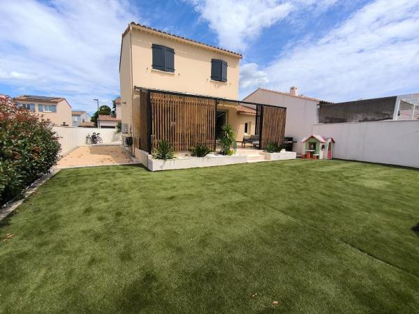 Villa De 3 Chambres Avec Jardin Et Terrasse Couverte - Arles, France
