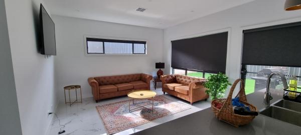 Beautiful New 7 Bedroom Home In Taylor - Canberra