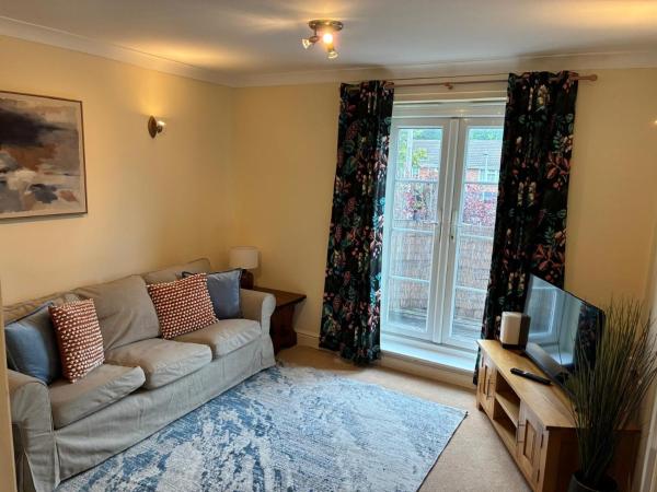 Spacious 2 Bedroom Apartment In Ascot - Woking