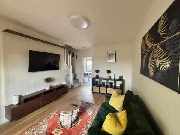 Charming 2 Bed House Maidenhead - 馬洛