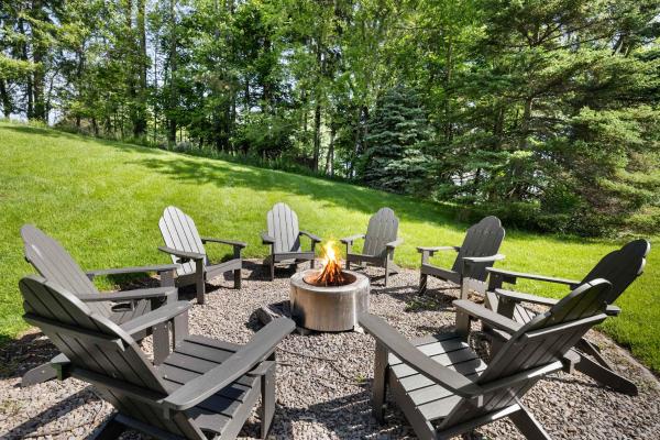 Peaceful Lakeview Cottage Lake Access & Fire Pit - Seneca Falls, NY