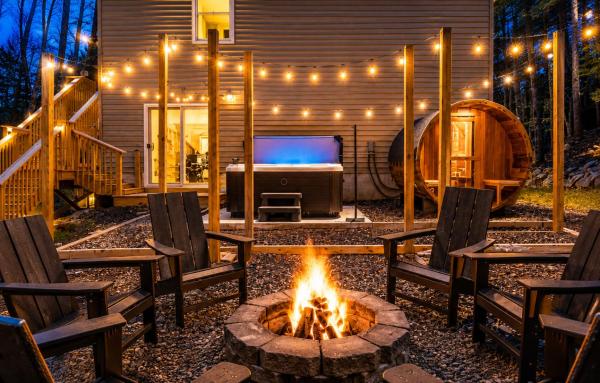 Poconos Bliss Sauna Hot Tub Arcade Lounge - Stroudsburg, PA