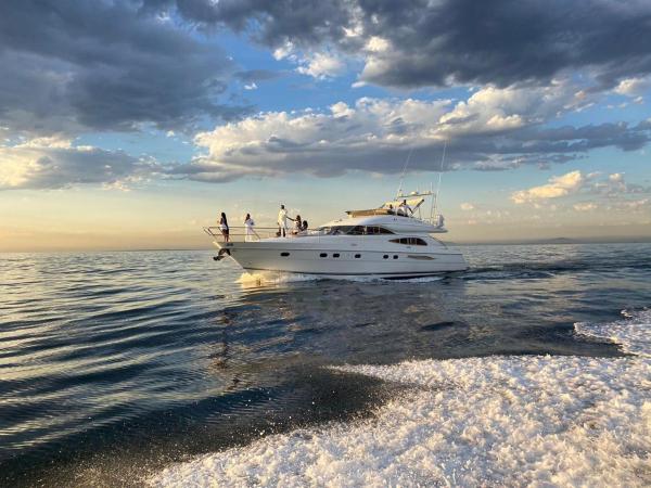 Only One Yacht Cape Town - Camps Bay
