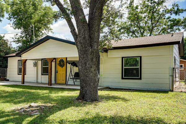 Walk To Historic Weatherford: Home W/ Yard - Weatherford, TX