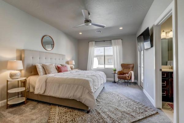 Zion Village Vacation Home, Pickleball, Basketball, Heated Pool - Sand Hollow State Park, UT