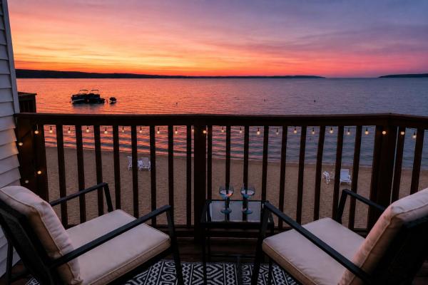 Surreal Views #328 Beach Pool Ac Hot Tub - Traverse City, MI