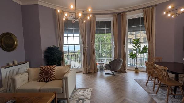 Sea, Sky & Ships - Historic Camden Crescent, Sleeps 5 - 도버