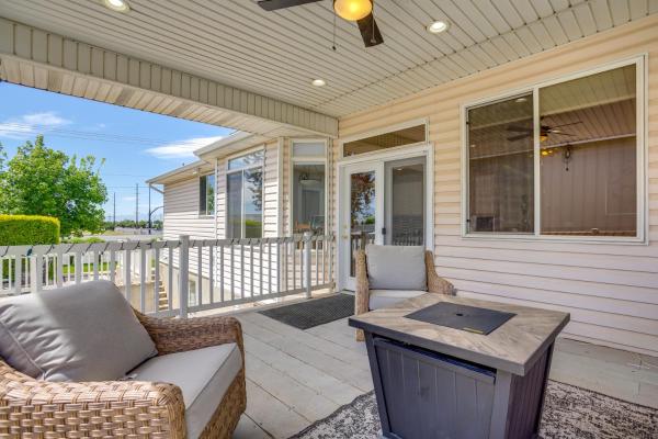 Office, Fire Pit, Deck! Large Rental Near Hill Afb - Layton, UT