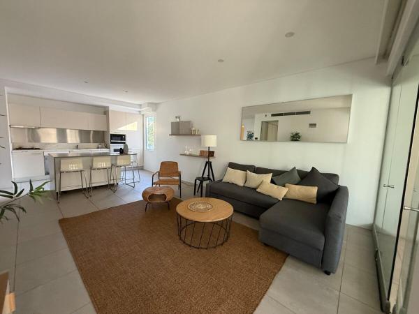 Two Bed Apartment On Leafy Crown St, Surry Hills - North Sydney