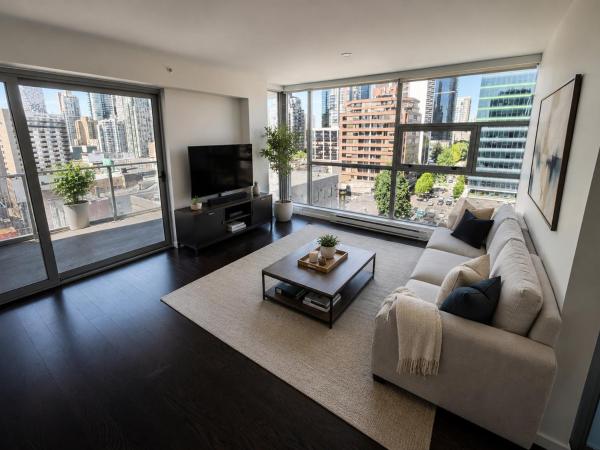 Prime Downtown 2br Retreat Near Granville, Robson And Pacific Centre Mall - West Vancouver