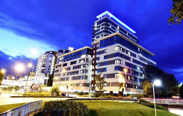 Basingstoke Apartments - Alencon Plaza, Luxury Downtown Apartments - Basingstoke
