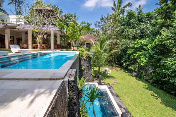 La Bohemia Residence - 2br Riverside Villa With Two-tiered Waterfall Pool Fast Wi-fi - Ubud