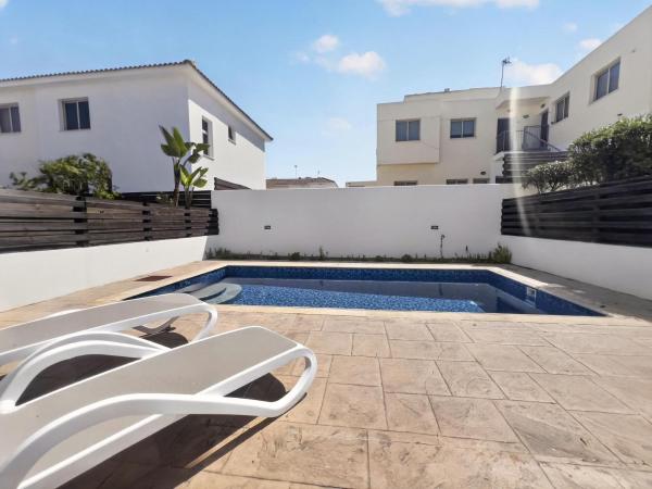 Pernera Seaside Villa - Sun, Sea, Poolside Bliss - Protaras